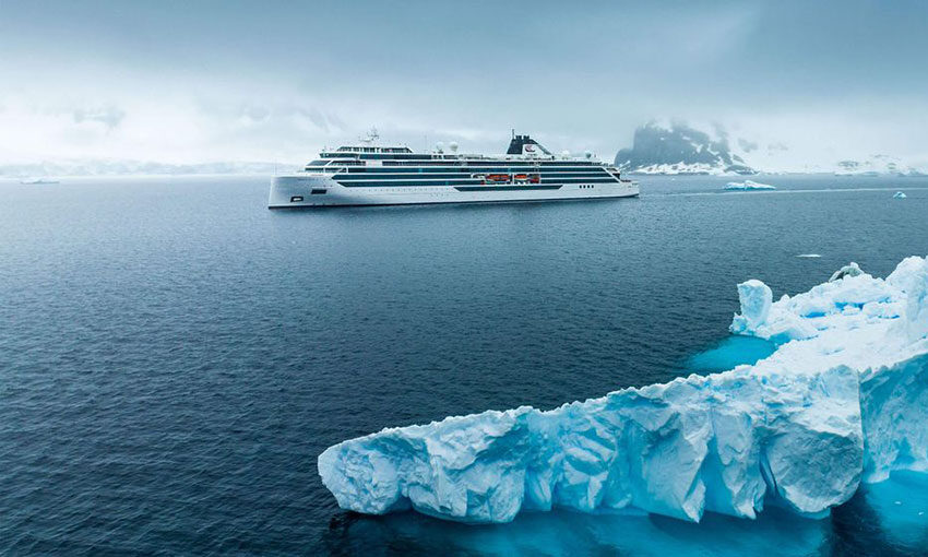 Rogue wave kills cruise passenger